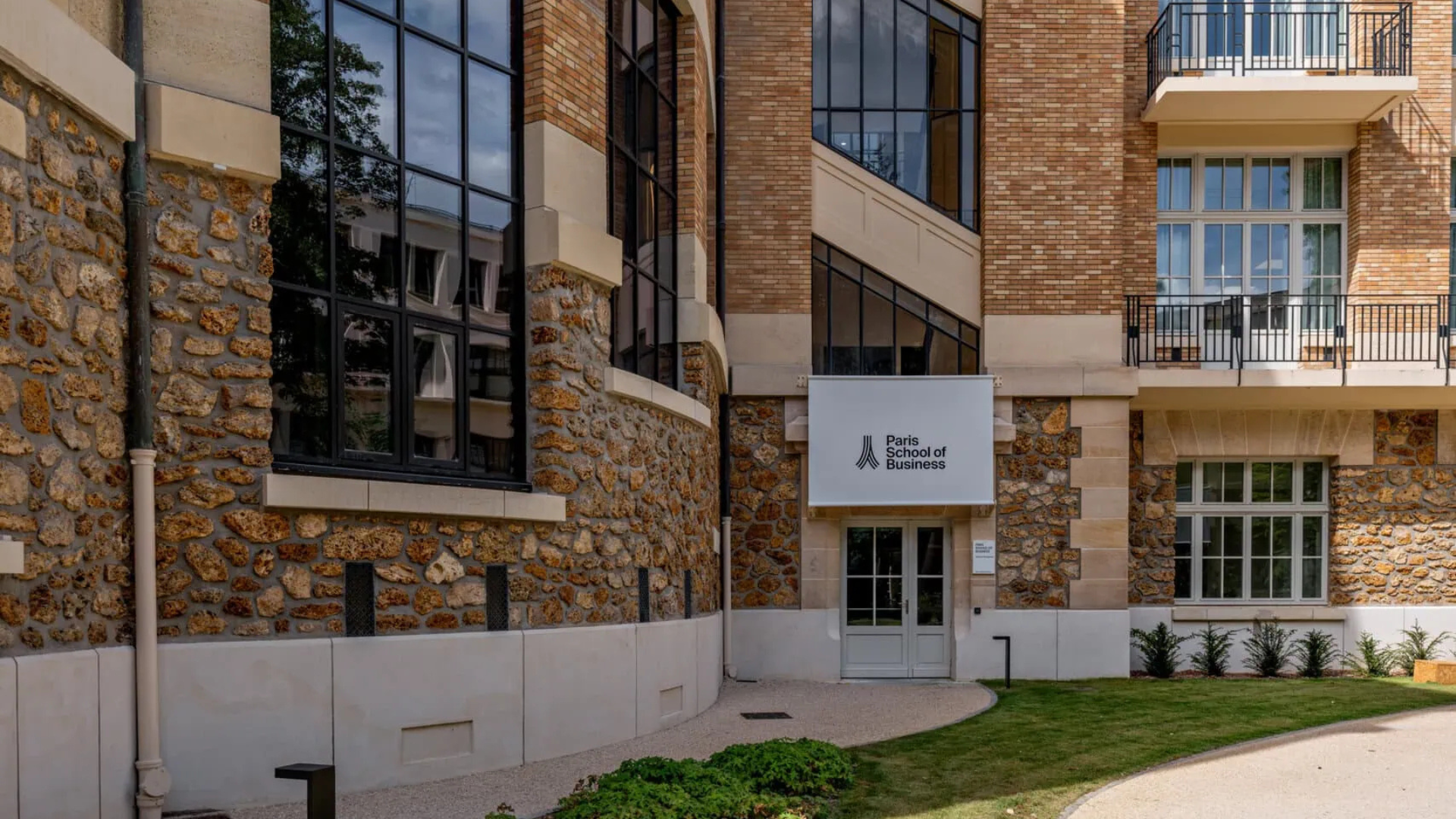 EDHEC Business School dévoile une nouvelle identité de marque - PGE